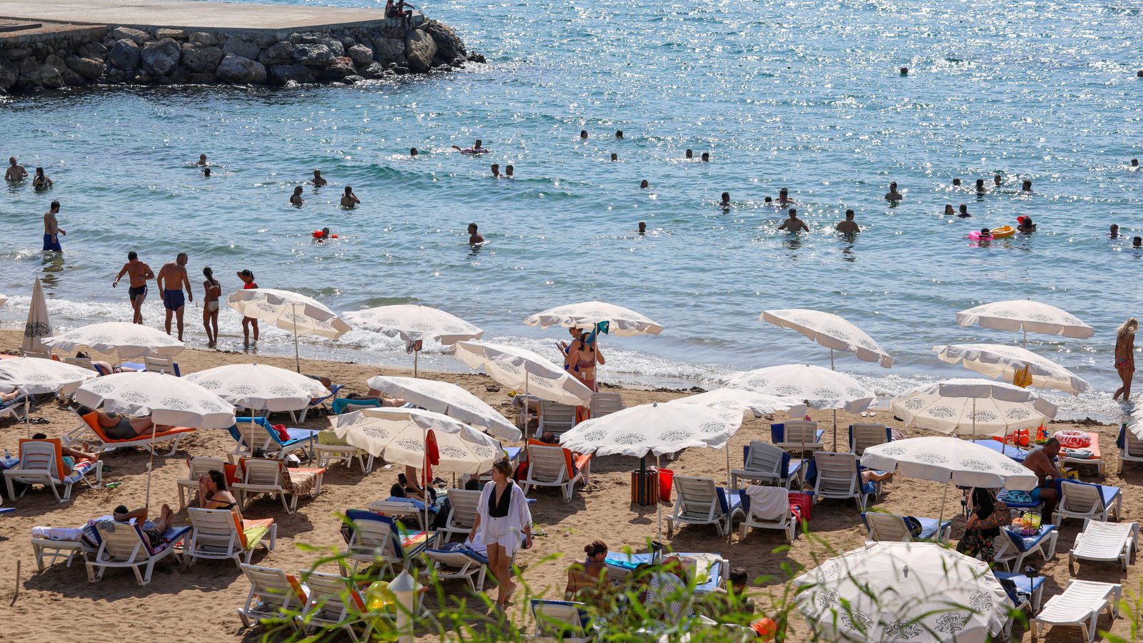 Μειωμένες οι κρατήσεις για το καλοκαίρι